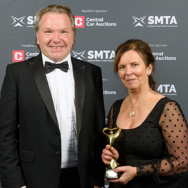 Marsh Commercial's Client Service Leader celebrates SMTA award